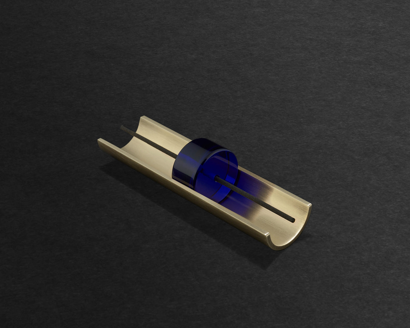 VIOLETTE_FRCIRCA • COBALT GLASS – CINNAMON PROJECTS